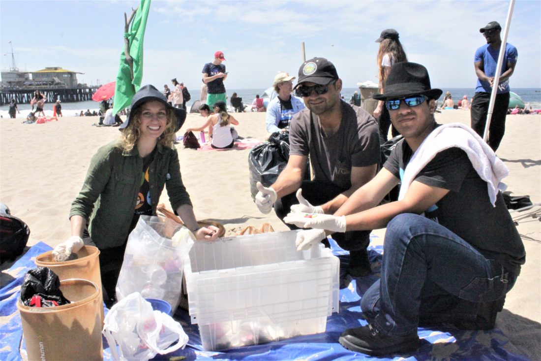 Earth Day Hooray: Big Turn Out for Beach Clean-up - SM Mirror
