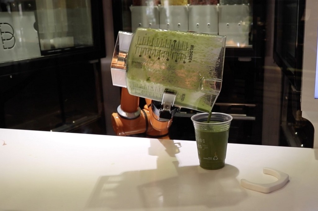 Smoothie Robot Creates 9 Drinks at Once - SM Mirror